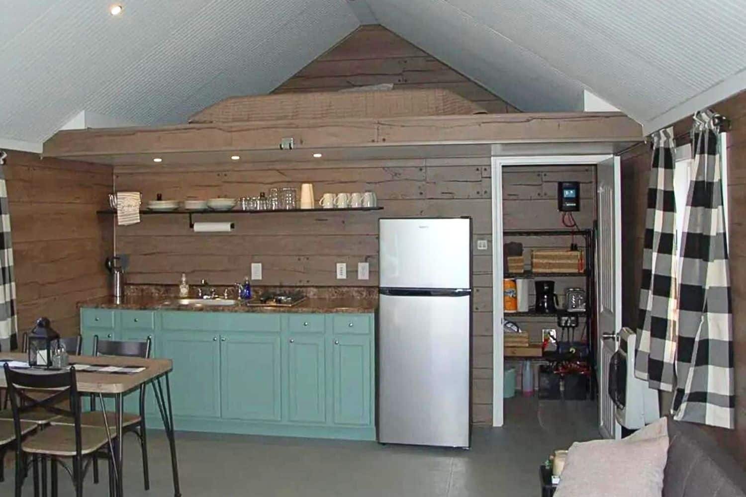 Off-Grid Cabin Living Made Easy | 5 Star Buildings